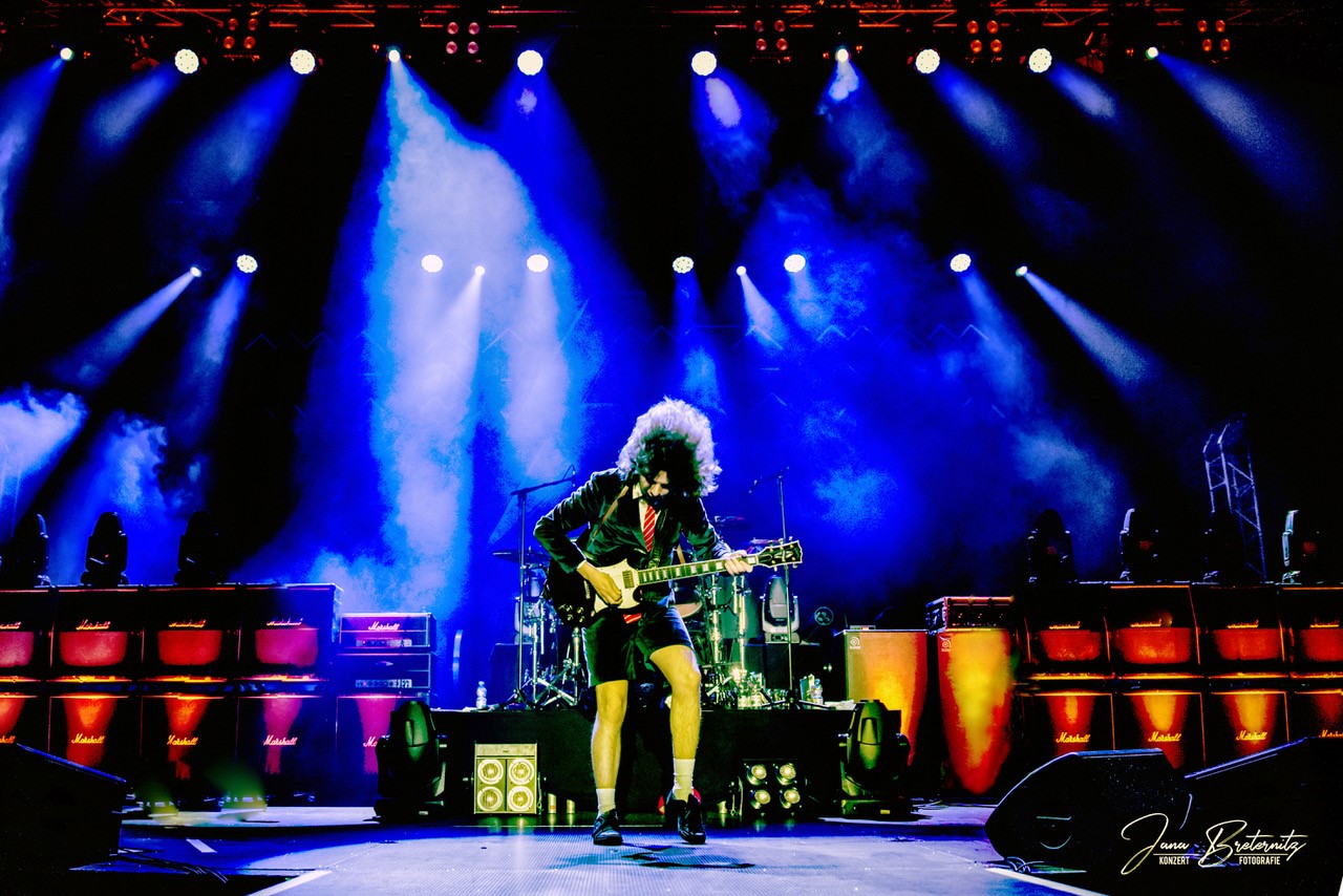 Nick Young & Band – The Great AC/DC-Master-Show - Messe Husum & Congress